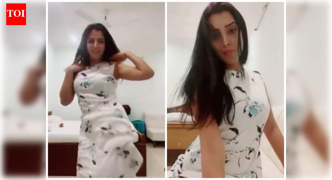 Watch Sonalika Prasad Gets Groovy On Kaanta Laga Bhojpuri Movie News The Times Of India