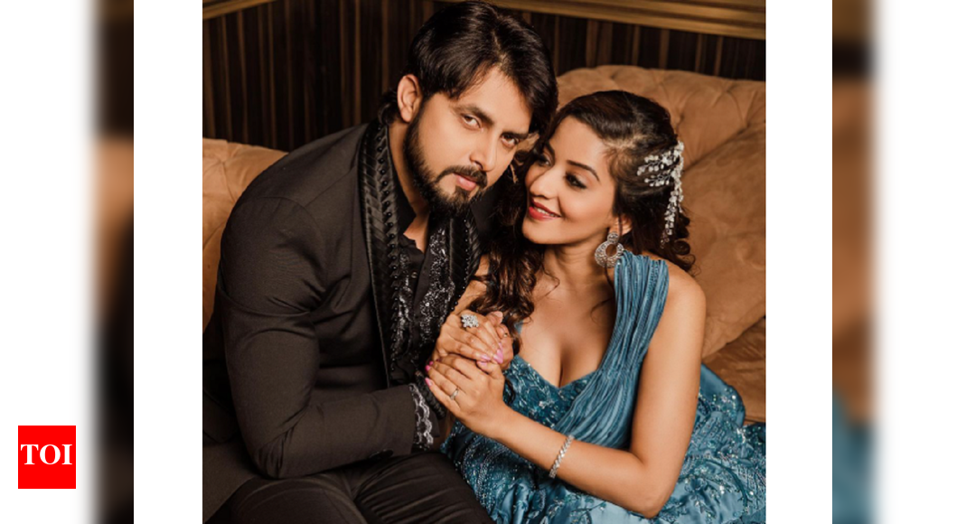 Monalisa shares an adorable photo with husband Vikrant Singh Rajput ...