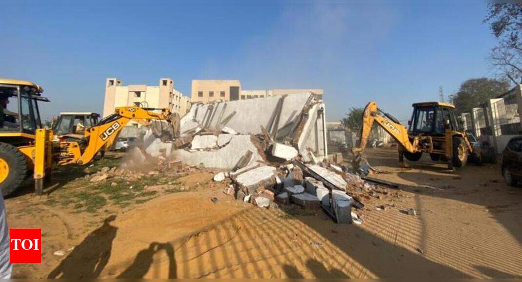DTCP razes 6 shops, PGs in Budhera | Gurgaon News - Times of India