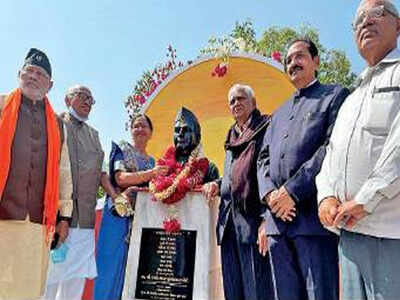 Prime Minister Narendra Modi’s family congregate in Vadnagar to ...