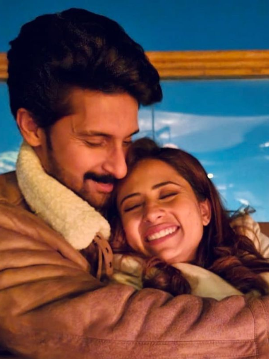 Mushiest pics of Ravi Dubey, Sargun Mehta | Zoom TV