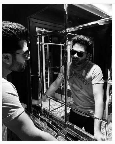 Simbu's mirror selfie goes viral | Tamil Movie News - Times of India