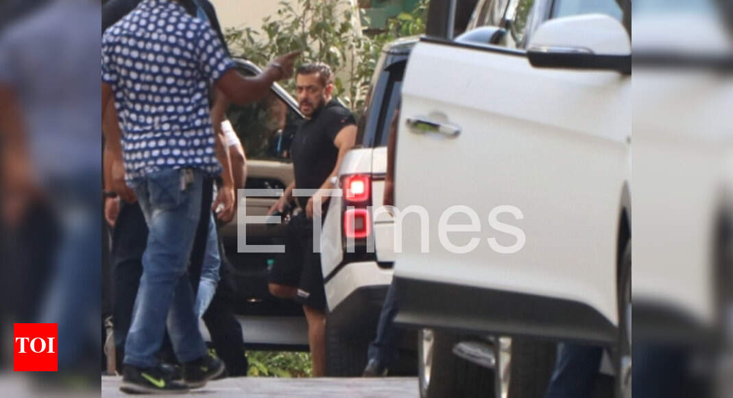 Exclusive photos: Salman Khan arrives on the ‘Pathan’ sets for his ...