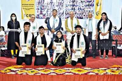 80 architecture students feted at SCET convocation | Surat News - Times ...