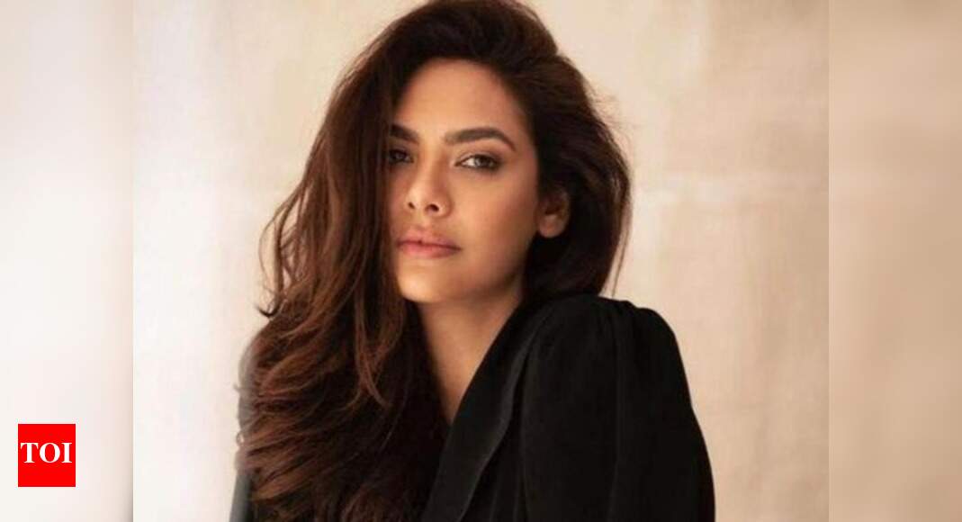 Esha Gupta’s latest post will blow your mind! | Hindi Movie News ...