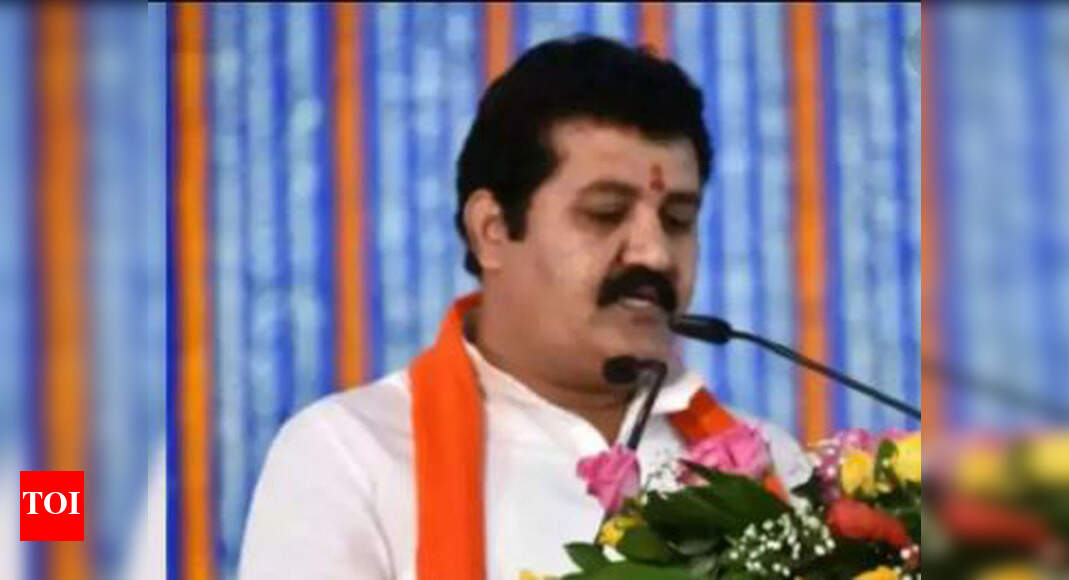 Pooja Chavan suicide case: Shiv Sena minister Sanjay Rathod resigns ...