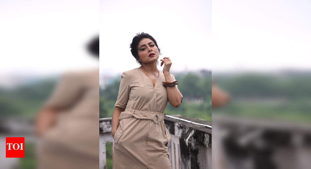 Gargee Roychowdhury sings two songs for Goutam Ghose’s next | Bengali Movie News - Times of India