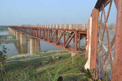 Railways abandoned Lord Curzon bridge of Prayagraj to be redeveloped as ...