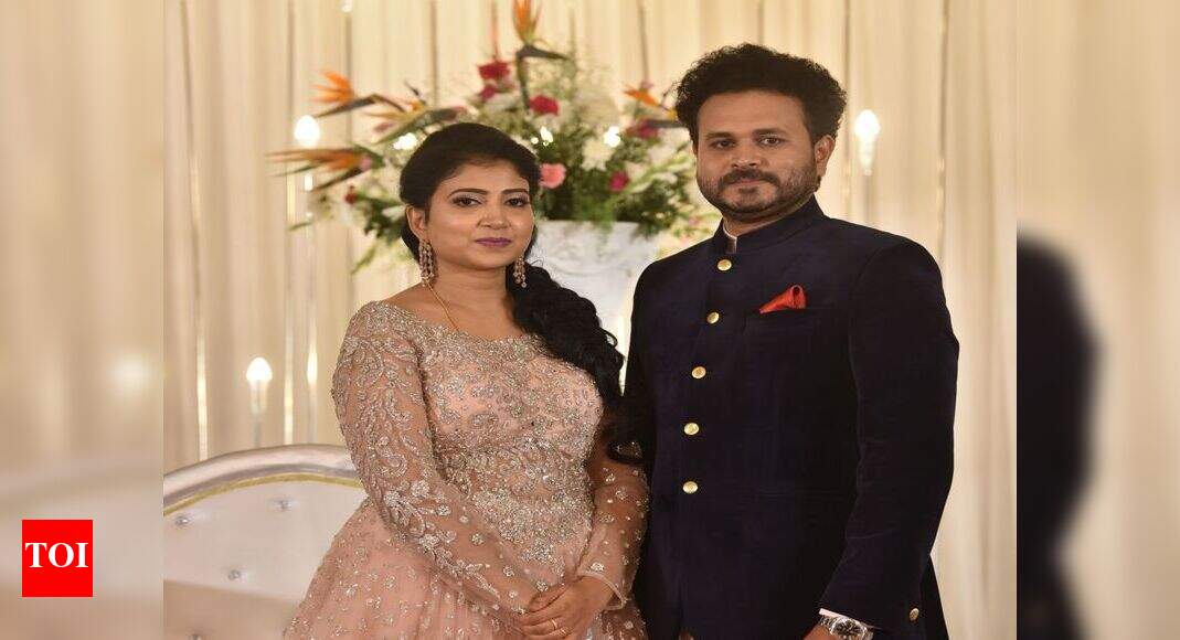 Filmi folk and politicos bless newlyweds Manoj & Anusha | Kannada Movie ...