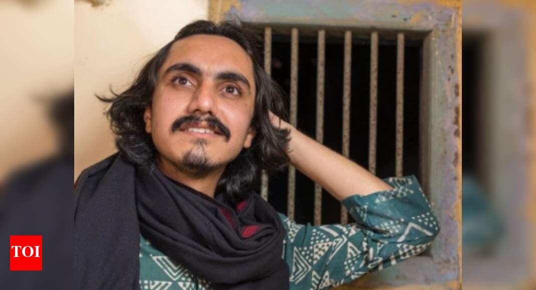 Video: Aditya Gadhvi poses #headstandposesinging challenge to all the ...