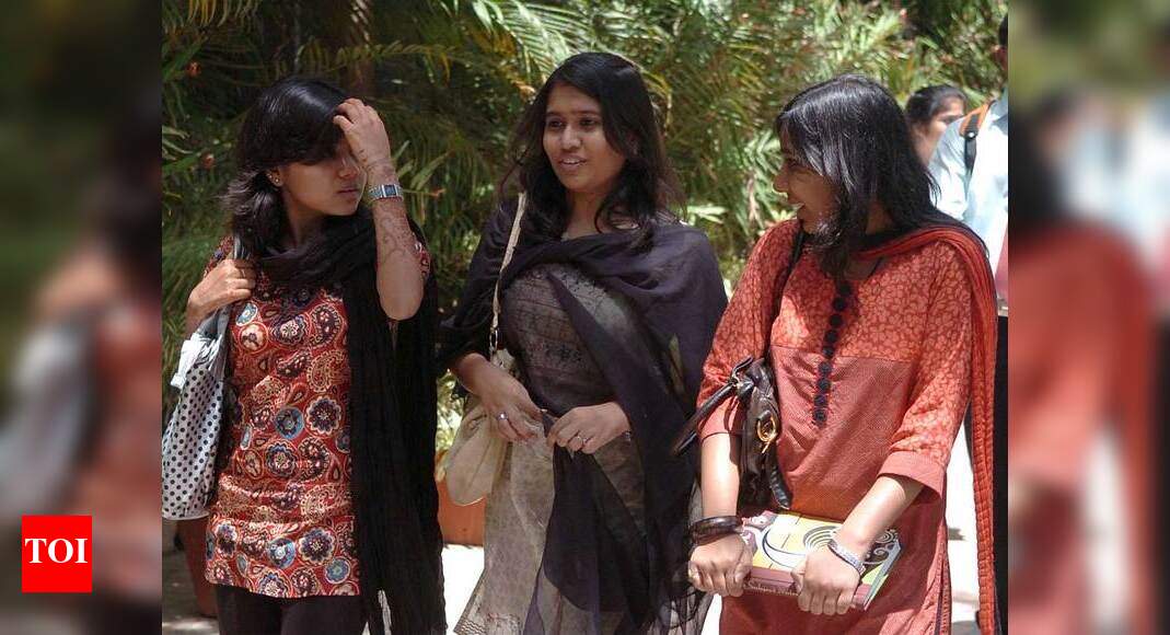 Another Pakistan university introduces dress code for girls - Times of ...