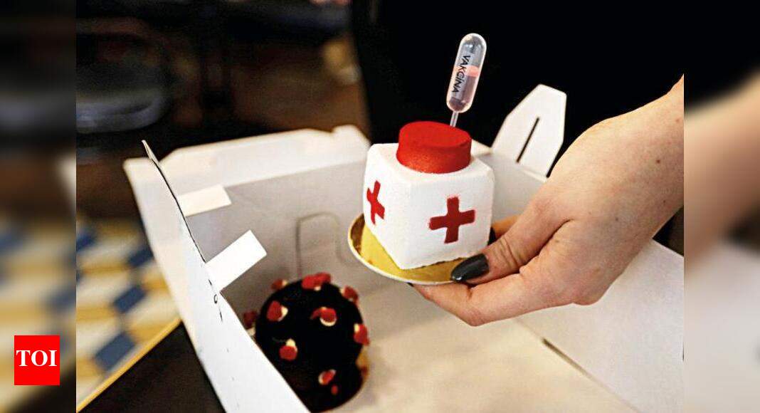 Mumbai: Woman gets a cake surprise at vaccine hospital on 100th ...