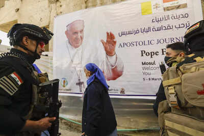 Pope visits Iraq's war-ravaged north on last day of tour - Times of India