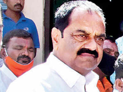 Kolhapur Sena chief banned from entering Belagavi today | Kolhapur News - Times of India