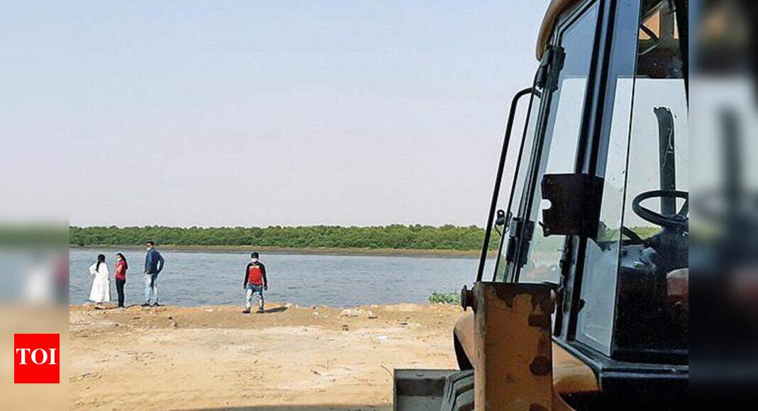 Mumbai: ATS quizzes API Waze over team’s probe into SUV case | Mumbai ...