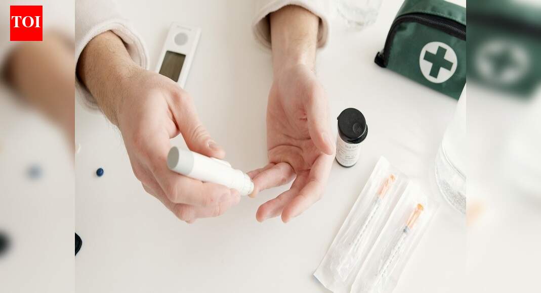 Lancet pens & needles for glucometers to test your blood sugar levels ...
