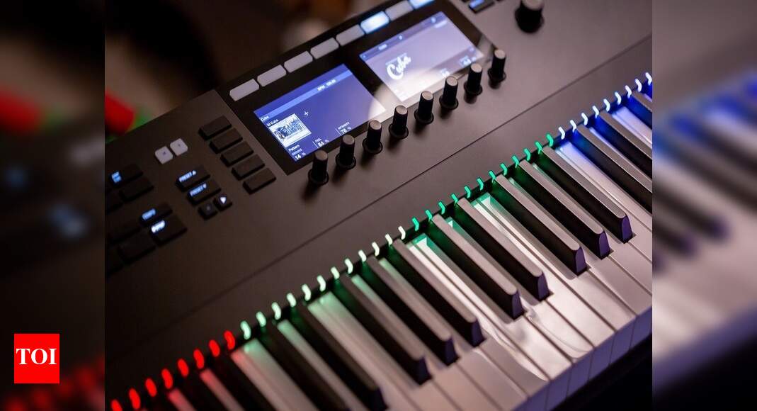 Musical keyboards for beginners: Take your initial music lessons with a ...