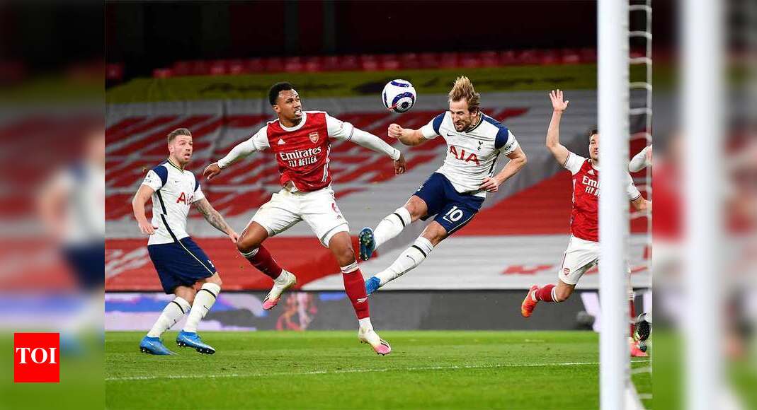 Arsenal beat 10-man Tottenham, Manchester United hold off West Ham ...