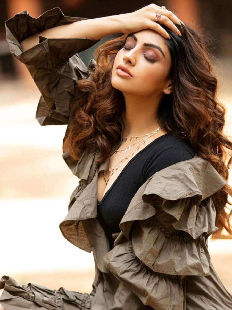 Akanksha Puri's offscreen style is quirky & dreamy | Times of India