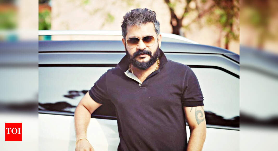 Actor Isvar Raghunathan on his injury: Fortunately there is no fracture - Times of India