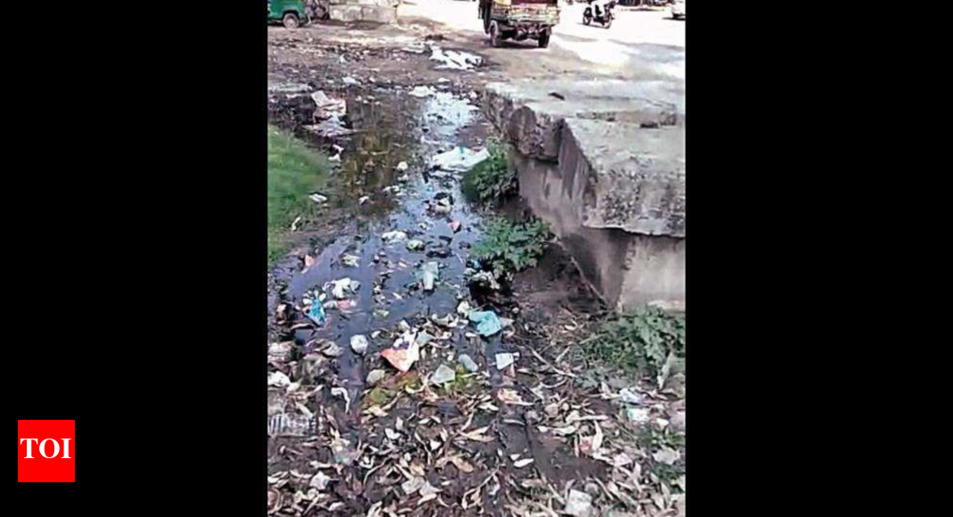Clogged drains ‘block’ entry to college in Greater Noida | Noida News ...