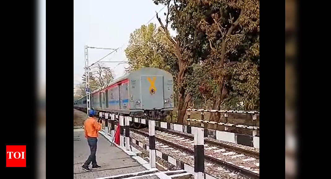Train rolls backwards for 35km in Uttarakhand | Dehradun News - Times ...