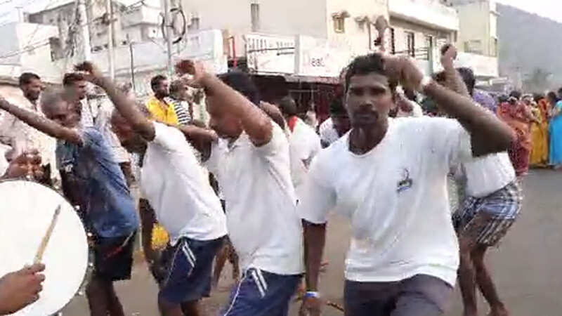 Visakhapatnam: Fishermen celebrate Goddess Yellamma festival, perform ...