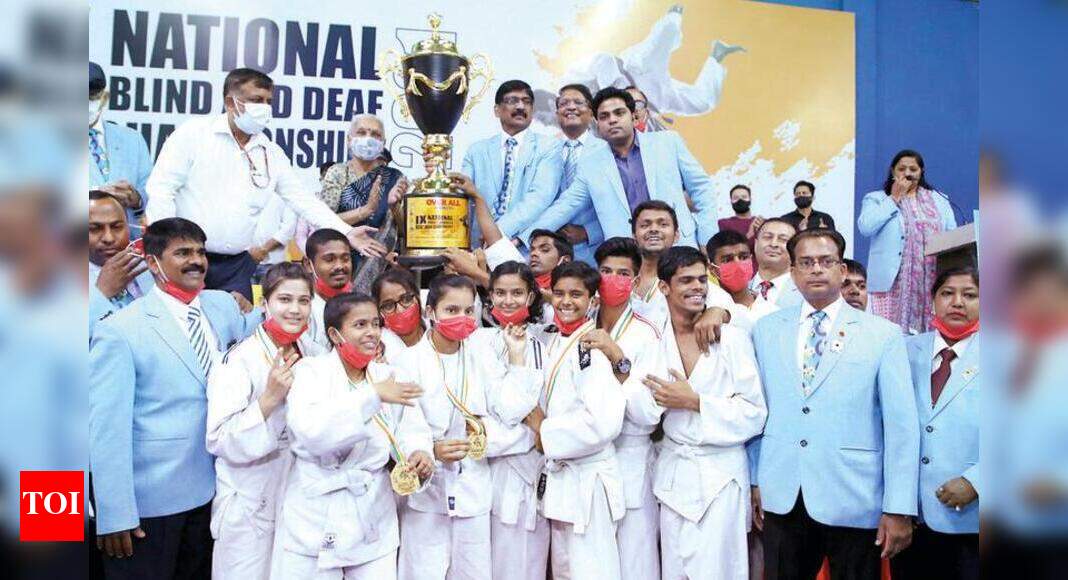 UP judo players bag overall winners trophy in nat’l event | Lucknow ...