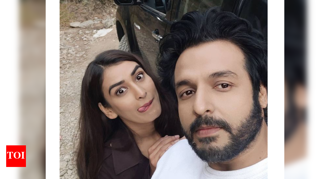 Vinay Anand shares a cute selfie with co-star Manmeet Kaur | Bhojpuri ...