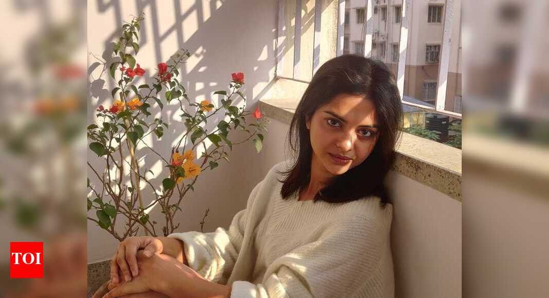 Solanki is enjoying the shoot of her first feature film | Bengali Movie ...