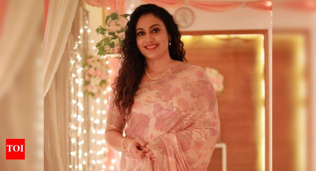 "I'm completely different from my character in Manampole Mangalyam ...