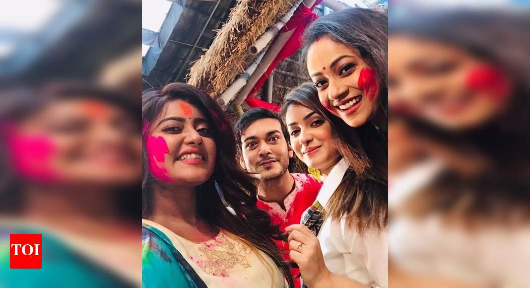 Misty Das soaks in the Holi spirit on the sets of Gangaram - Times of India