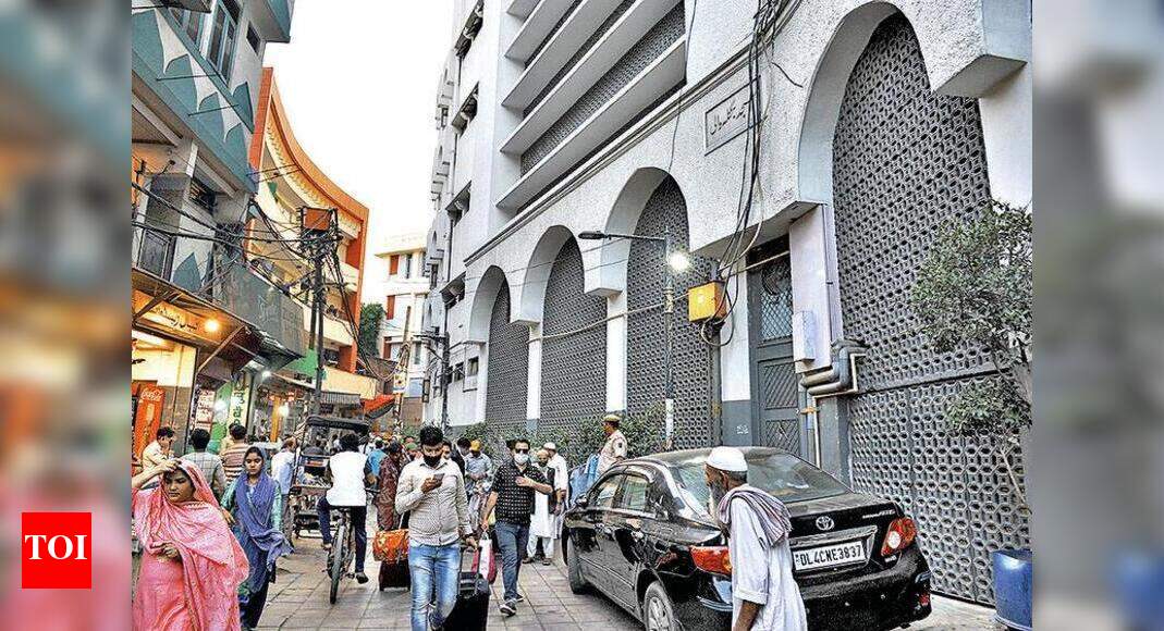 As first 50 enter Nizamuddin Markaz to offer prayers, management wants ...