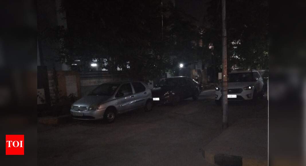 Parked cars blocking roads - Times of India
