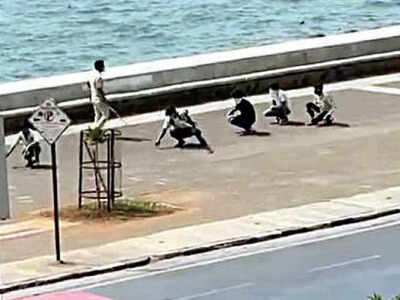 Mask rule violation: ‘Murga’ march at Marine Drive | Mumbai News ...