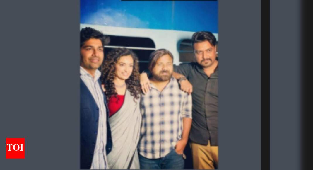 It's a wrap for Gujarati film 'Locha Lapsi' | Gujarati Movie News ...