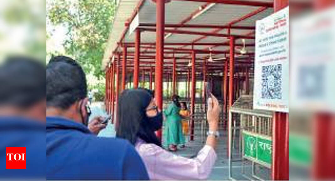 Under fresh Covid shadow, Delhi zoo opens doors to visitors | Delhi ...