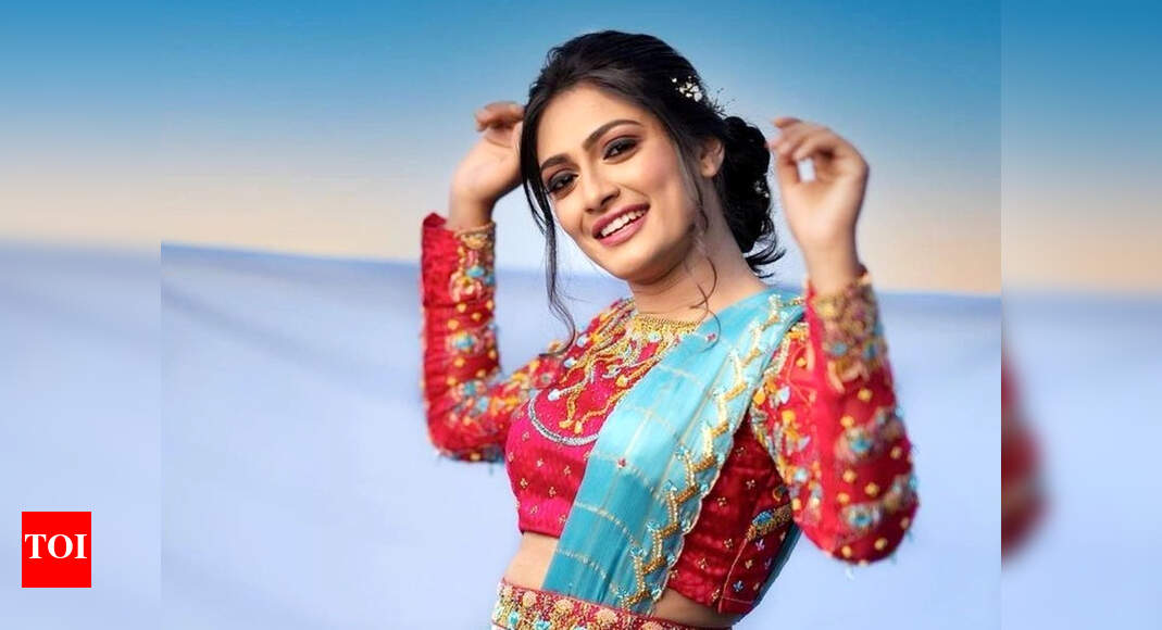 Sastika Rajendran to host 'Sunday Kondattam' - Times of India