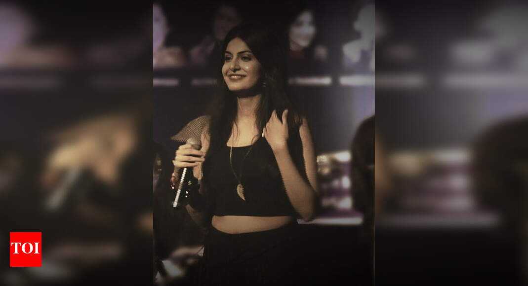 Singer Saloni Thakkar’s lockdown tribute to the legendary Lata Mangeshkar | Hindi Movie News ...