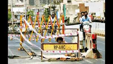 Pothole appears on new flyover at Hatkeshwar | Ahmedabad News - Times ...
