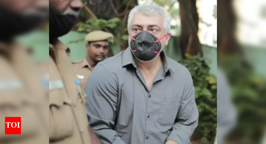 Actor Ajith Kumar loses cool, grabs phone of fan not wearing mask at ...