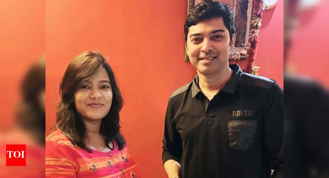Actor Bhaswar Chatterjee’s surprise leaves mom-to-be Sonali Chowdhury overwhelmed - Times of India
