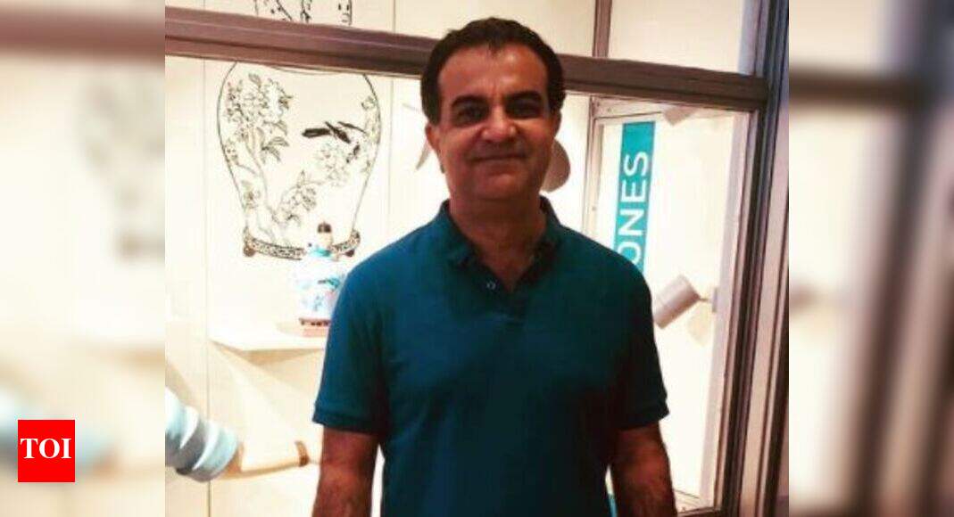 Vish Dhamija reveals new book cover - Times of India