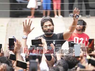 Happy Birthday Allu Arjun: Pushpa star distributes masks to fans ...