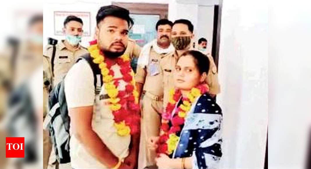 UP: Police play Cupid, solemnize marriage of runaway couple | Kanpur ...