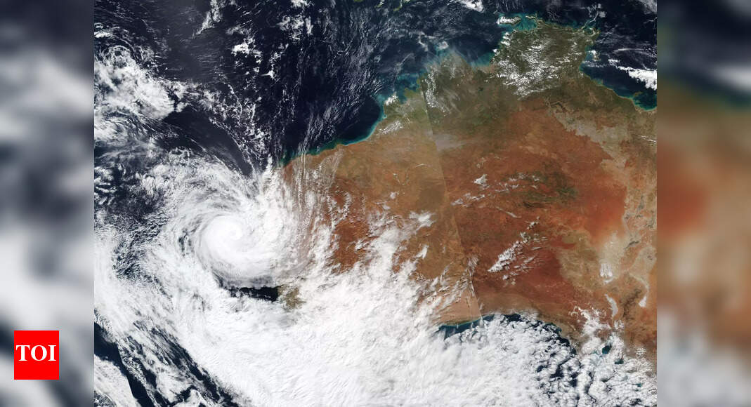 Cyclone Seroja: Cyclone damages Australian towns and cuts power to ...