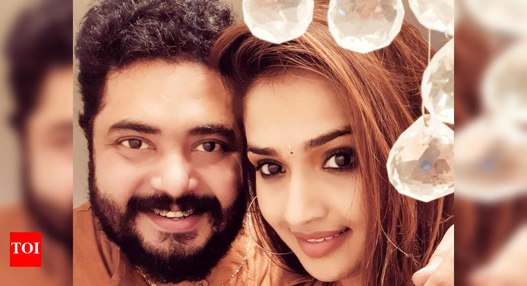 Here's how birthday girl Vidya was surprised by hubby Vinu Mohan and ...