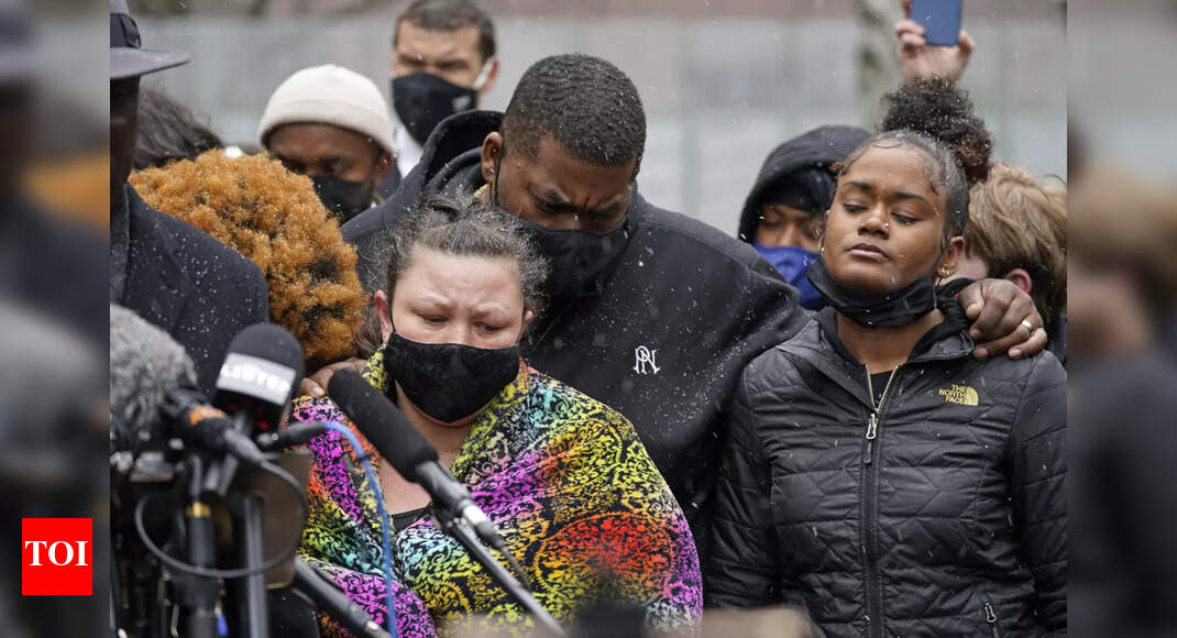 Protesters, police clash for third night over US police shooting ...