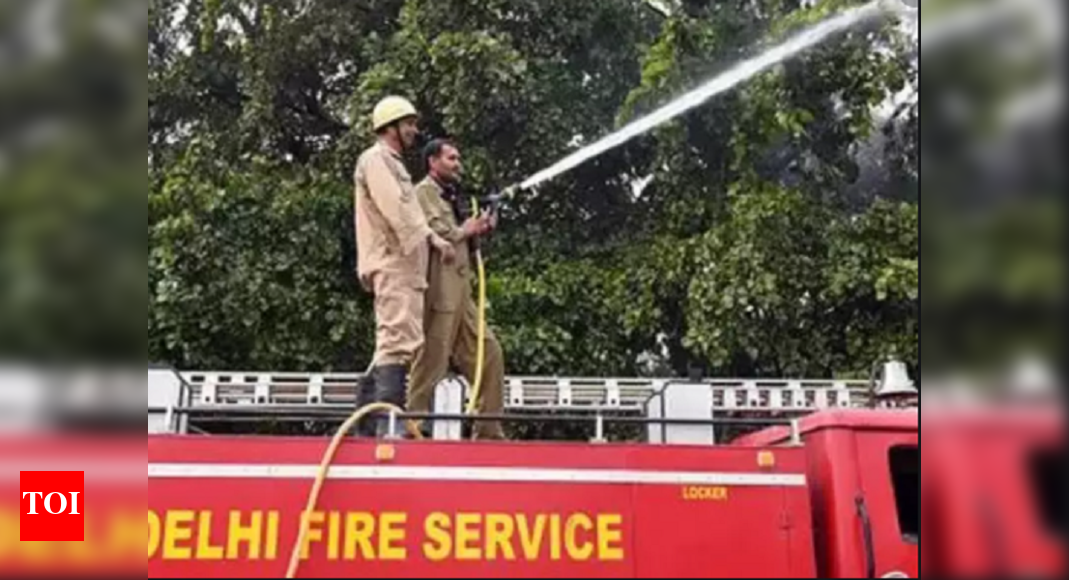 Fire breaks out in Delhi's Punjabi Bagh area | Delhi News - Times of India