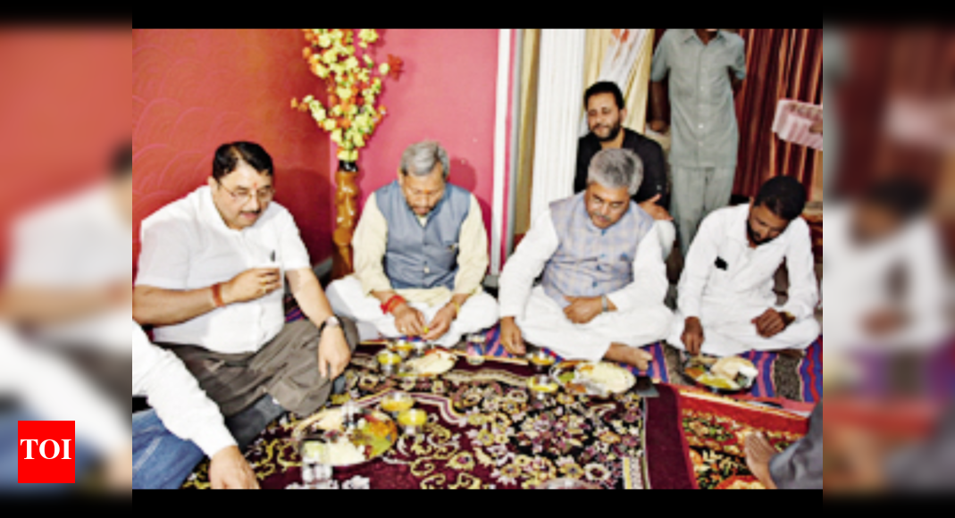 State BJP top brass dines at Dalit's house to mark Ambedkar Jayanti ... State BJP top brass dines at Dalit's house to mark Ambedkar Jayanti ...